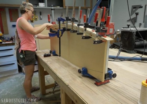 How to Build a Curved Floating Desk - Sawdust Girl®